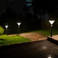 China Aluminum Waterproof 3.2V Solar Wall Garden Light 50000H Post Pillar Pathway Decoration for sale