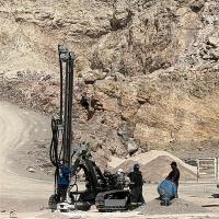 China Pneumatic Drilling Rig Mining DTH Drilling Equipment Surface Blast hole Drilling Rig for sale