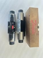 China DG4V-3-8C Hydraulic Solenoid Directional Valve with Carbon Steel Construction and 12-Month Warranty for sale