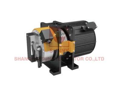 China 220V/380V Voltage Gearless Traction Machine For Elevator With IP41 Protection Grade And 2 1 Roping for sale
