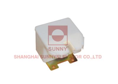 China Plastic Square Elevator Oil Can 0.1kg/Pc With ISO9001 Certificate for sale
