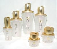 China OEM White Essence Oil Cosmetic Packaging Glass Bottles and Jars 120ML for sale