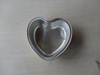 China Golden Lacquered Foil Casserole Dishes Disposable Meal Box With Heart Shape 100-200ml for sale