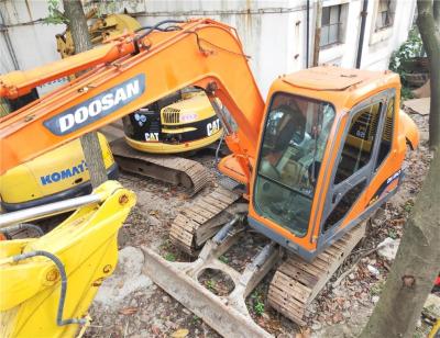 China Used High Effective 8 Ton Excavator Doosan Dh80 Secondhand Doosan MIDI Track Digger Dh80 Hot Sale Dh60 for sale
