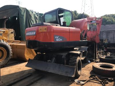China High Effective 6 Ton Mini Wheel Excavator Doosan Dx60W for Sale, Used Doosan Popular Small Mobile Digger Dx60W Dx55W R60W R55W Hot Sales for sale