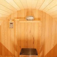 China Outdoor Solid Wood Barrel Sauna Heats Up Fast OEM Acceptable for sale
