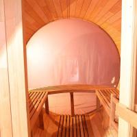 China Outdoor Panoramic Window Cedar Barrel Sauna Room With Wooden Fired Stove for sale