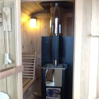 China Solid Wood Outdoor Wood Fired Stove Barrel Sauna Room With Panoramic Window for sale