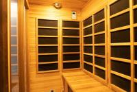 China 4 Person Indoor Solid Wood Carbon Far Infrared Sauna Room With Glass Door for sale