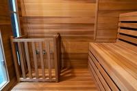 China Outdoor Gorgeous Hemlock Cedar Wood 5 - 6 Persons Steam Sauna With Roof for sale