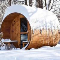 China Canadian Red Cedar Wood Outdoor Sauna Steam Barrel Sauna With Wood Stove for sale