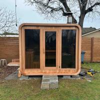 China Adjustable Ventilation Hemlock Wood Outdoor Dry Sauna With Full Glass Door 8mm Tempered for sale