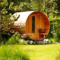 China Hemlock Wood Panoramic Large Barrel Outdoor Sauna 4-8 Traditional Wood Fired Barrel Steam Sauna for sale
