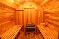 China Tempered Glass Wood Sauna Barrel Easy Installation 15-90.C Temperature Range for sale