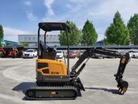 China RUBBER TRACK EXCAVATOR HX8015 for sale