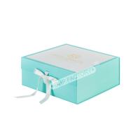 China Custom Luxury Lighter Green Fold Magnetic Ribbon Packaging For Clothing Brand for sale