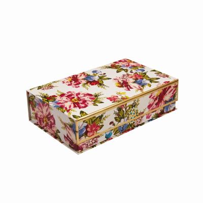 China Custom Luxury Flower Gift Box Magnetic Closure Rigid Packaging With Gold Logo for sale