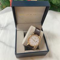 China Standard Flip Top Watch Packaging Box Rigid Cardboard Case with Premium Soft Watch Pillow Insert for sale