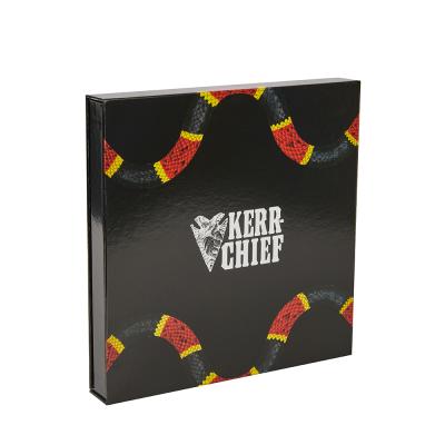 China Custom Scarf Gift Box Paper Cardboard Black Magnetic Box With Glossy Lamination for sale
