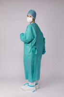 China 30 - 50gsm Disposable Surgical Gown In Blue Green Elastic Or Knitted Cuff for sale
