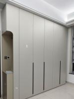 China Minimalist Full-Height Wardrobe Doors with J-Shape Integrated Grips for sale