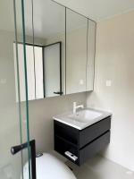 China Modern Wall-Mounted Bathroom Vanity & Mirrored Medicine Cabinet Unit for sale
