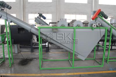 China 5.5kw PET Recycling Line With Sink Float Washing Tank for sale
