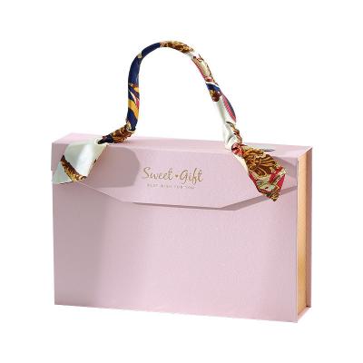 China Customized Thickness Paperboard Liner Type Magnetic Gift Box for Skincare Packaging for sale