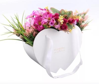 China Custom White Rigid Basket Bouquet Packaging with Marble Printing and Portable Handle for sale