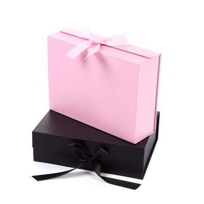 China Luxury Rigid Folding Cardboard Treat Boxes Gift Custom Printed Embossing for sale