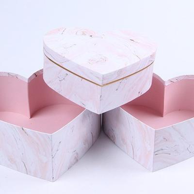 China Custom Order Accepted Luxury Heart Shape Plastic Flower Gift Box with Customized Logo for sale
