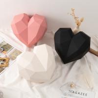 China Custom 3D Heart Rigid Gift Box with Recyclable Paperboard for sale