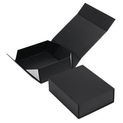 China Luxury Black Cosmetic Mailer Box with Magnetic Closure and Custom Logo Printing for sale