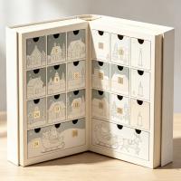 China Customizable Christmas Present Box with UV, Gold Or Silver Foil Stamping and Pantone Color + CMYK Options for sale