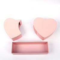 China Custom 400G Coated Cardboard Heart Shaped Gift Box with Matte UV Finish for sale