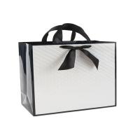 China Custom Silk Ribbon Paper Carrier Bags 110x50x190mm Eco-Friendly Gift Bags ODM for sale