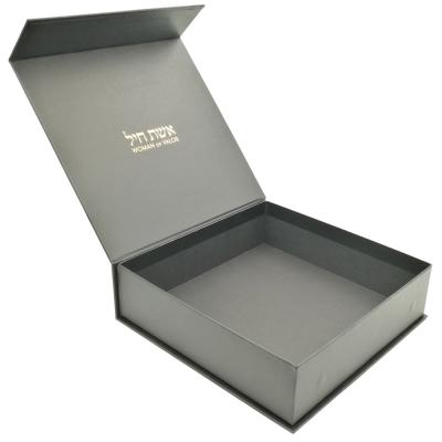 China CCNB 250gsm Magnetic Closure Hard Gift Boxes Aqueous Coating for sale