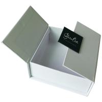 China 157g C2S Magnetic Flip Top Jewelry Packaging Box 9x9x3cm Custom Hot Stamping for sale