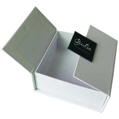 China 157g C2S Magnetic Flip Top Jewelry Packaging Box 9x9x3cm Custom Hot Stamping for sale