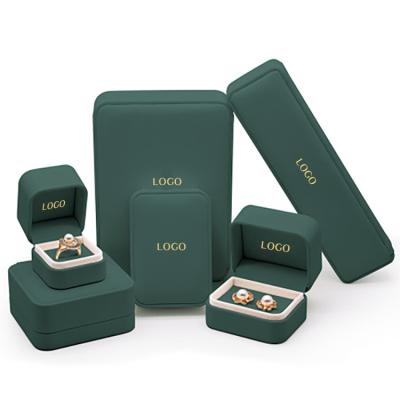 China Custom Logo Magnetic Jewelry Box Bracelet Packaging 2mm Grey Board 157gsm Art Paper for sale
