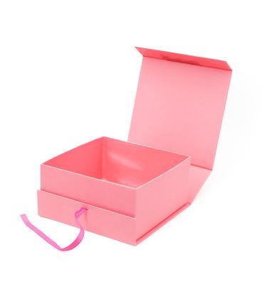 China 1600g Pink Magnetic Hard Gift Box with Ribbon Spot UV Custom Size for sale