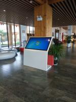 China Floor Standing 43 Inch Touch Screen Kiosk Interactive Advertising Information Kiosk for sale