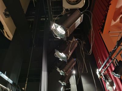 China 300W LED CRI95 Stage Lighting RGBALC 6 In 1 Auto Zoom Fresnel Spot Light With Color Management System for sale