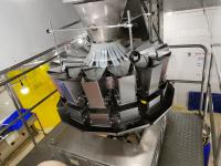 China Automatic Waterproof 10 Head Weigher Cherry Tomato Weighing For Plastic Tray for sale