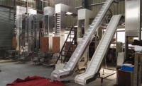 China Inclined Belt Chain Conveyor For Conveying Frozen Food Fresh Cherry Burry for sale