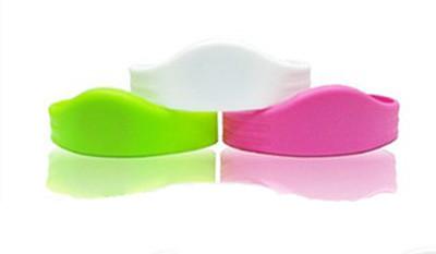China Ultralight chip Silicone wristbands for sale