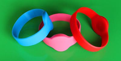 China ID blank Writable number Silicone wristbands / ID copy number Silicone wristbands for sale