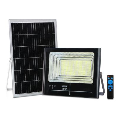 China SMD2835 Integrated Solar Flood Light 100W 200W IP65 ABS Stadium Outdoor Lamp for sale
