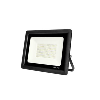 China 100W Outdoor LED Flood Light 17000lm IP65 Rated with 50000 Hours Lifespan for Parking Lots and Industrial Areas for sale