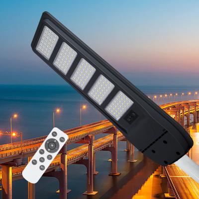 China 500W LED Solar Street Light IP65 Waterproof 170lm/W High Brightness for Highway Garden for sale